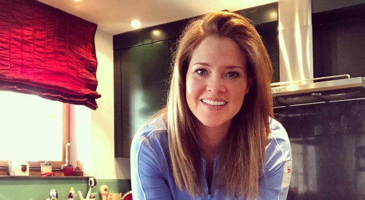 Florence Schelling itävaltalaisessa asussa: seksikäs ilmestys vuorien ...